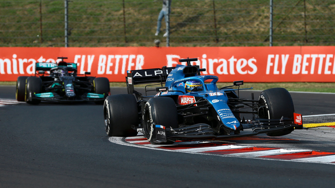 A battle of legends: Hamilton and Alonso's thrilling chase in Hungary