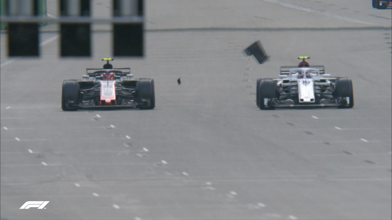 QUALIFYING: Magnussen’s Haas loses bodywork on pit straight