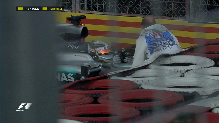 FP2 Breaking News: Hamilton into the tyre wall