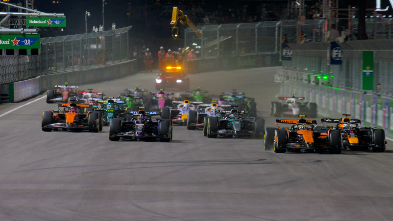 2025 Formula 1 Las Vegas GP: Verstappen seizes lead as Norris runs wide ...
